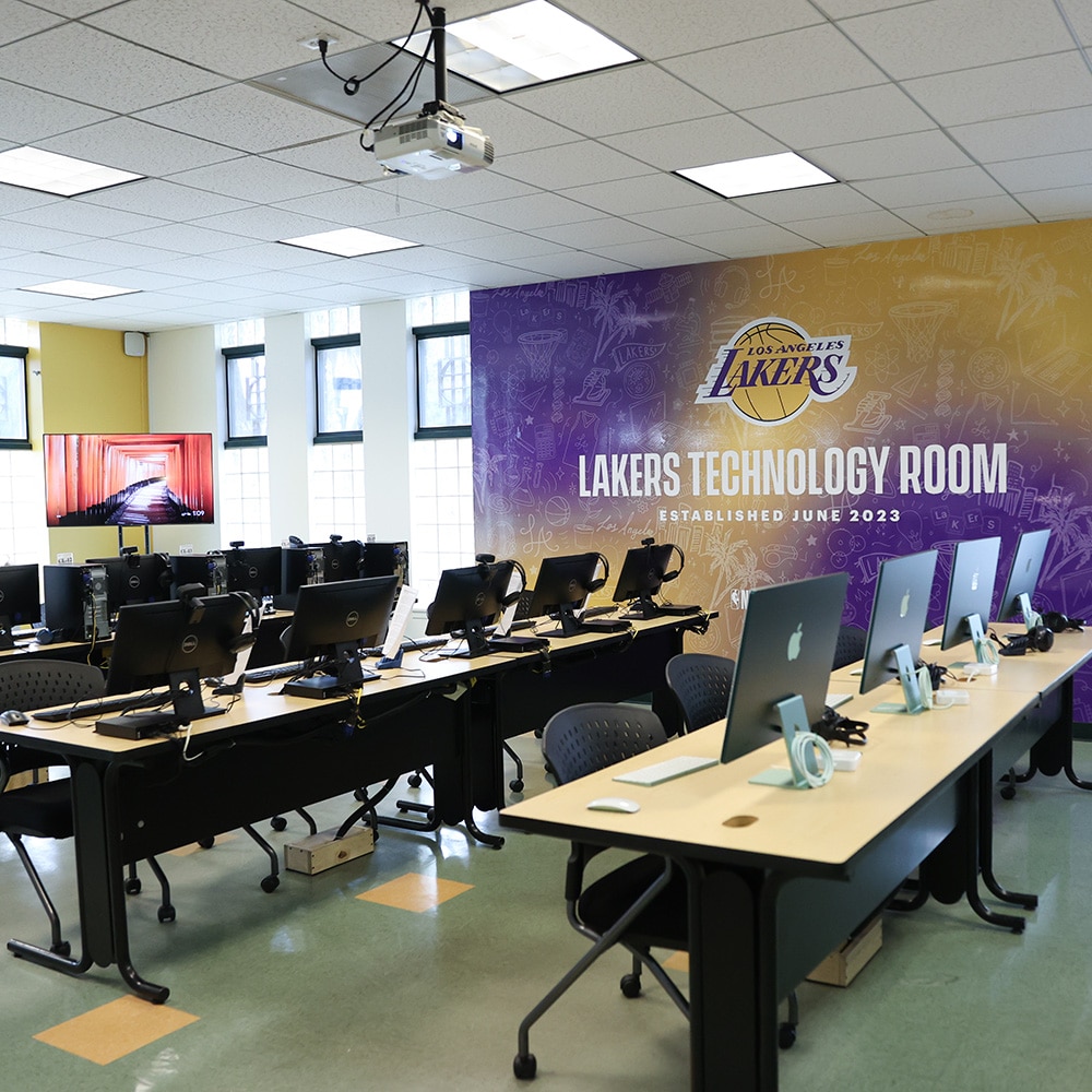 Photos: Lakers Technology Room Unveiled at LA Red Shield Community ...