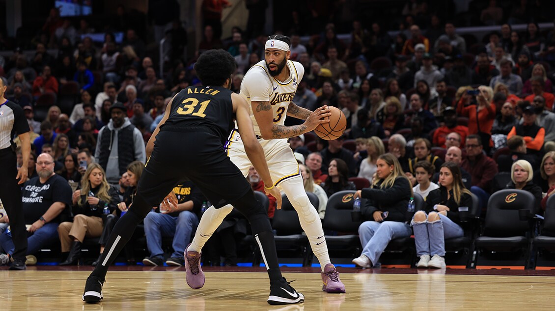 Lakers Defense Tightens In 2nd Half To Take Down The Cavs Los Angeles Lakers Defense Tightens In 2nd Half To Take Down The Cavs Los Angeles