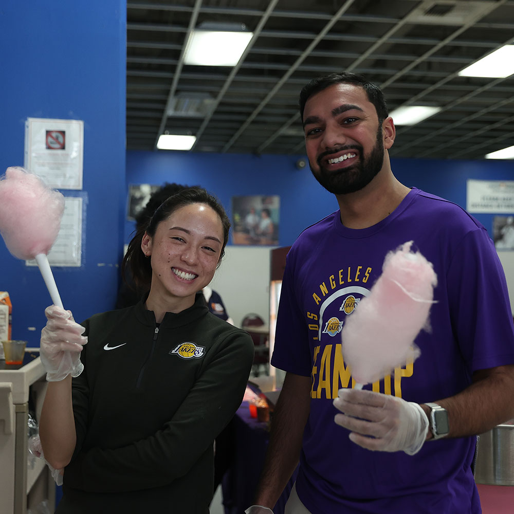 Los Angeles Lakers Teams Up with Union Rescue Mission at the Annual MLK ...