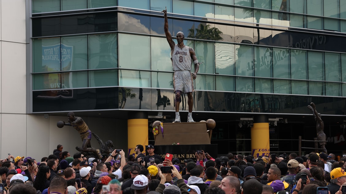 Honrando a las leyendas: La primera estatua de Kobe Bryant | Los ...