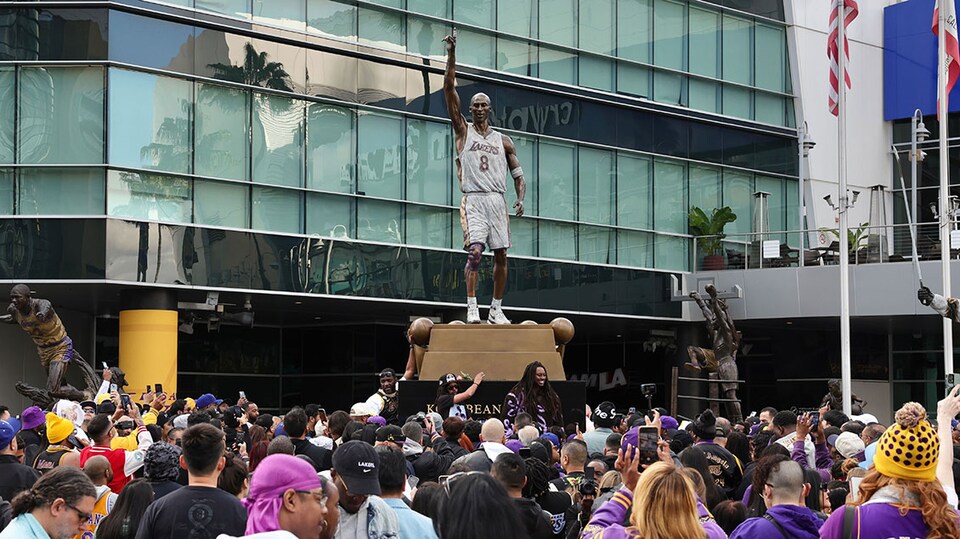Kobe Statue Content Page | Los Angeles Lakers