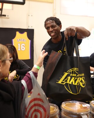 Los Angeles Lakers and East West Bank Host Turkey Giveaway For ...
