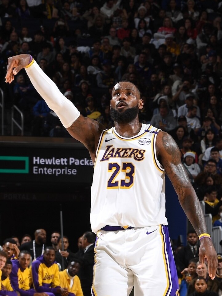 STAPLES Center – 22 Years of Lakers History Photo Gallery | NBA.com