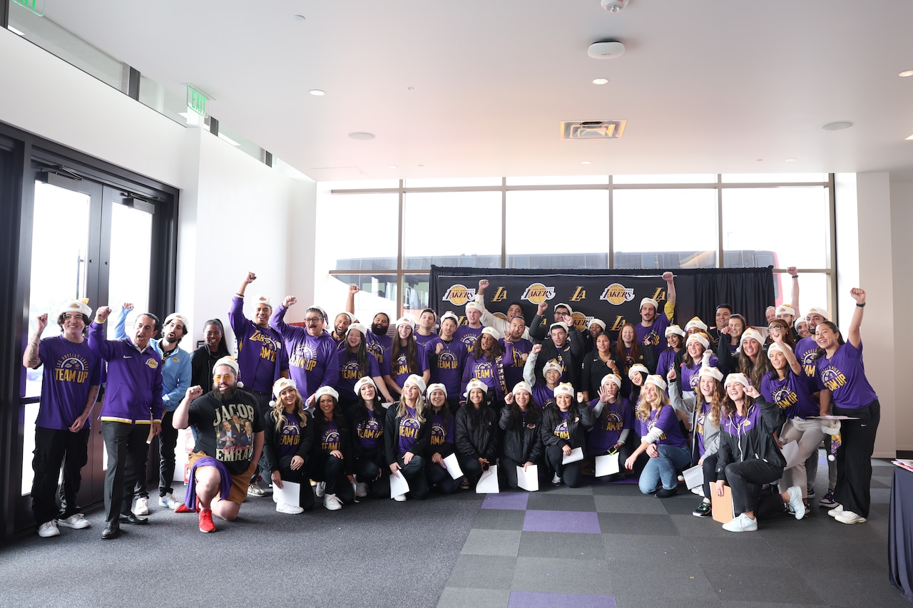 Los Angeles Lakers Employees “Team Up” and Give Back for the Holidays ...