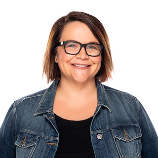 Bio: JENNIFER ALVAREZ | NBA.com