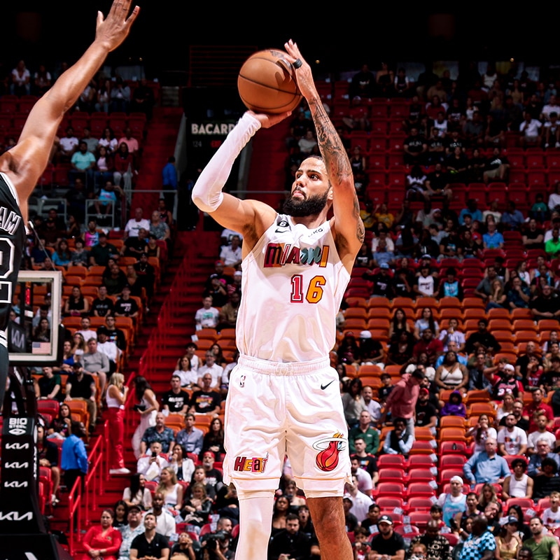 Through The Lens: Spurs vs HEAT 12/10/22 Photo Gallery | NBA.com