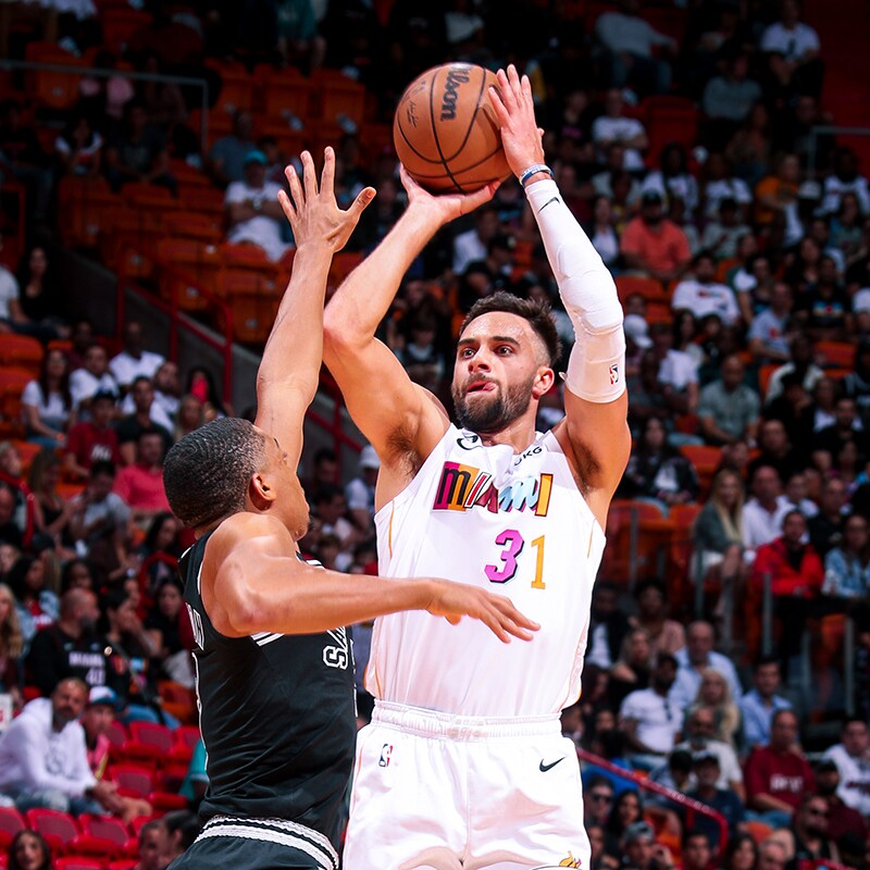 Through The Lens: Spurs vs HEAT 12/10/22 Photo Gallery | NBA.com