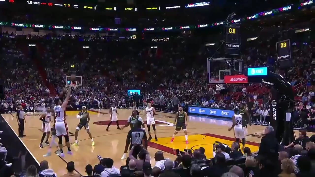 Strus beats the buzzer at the half | Miami Heat