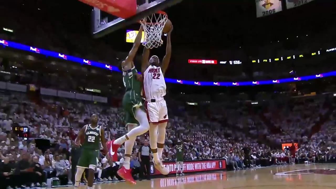 Butler 2-handed dunk over Antetokounmpo
