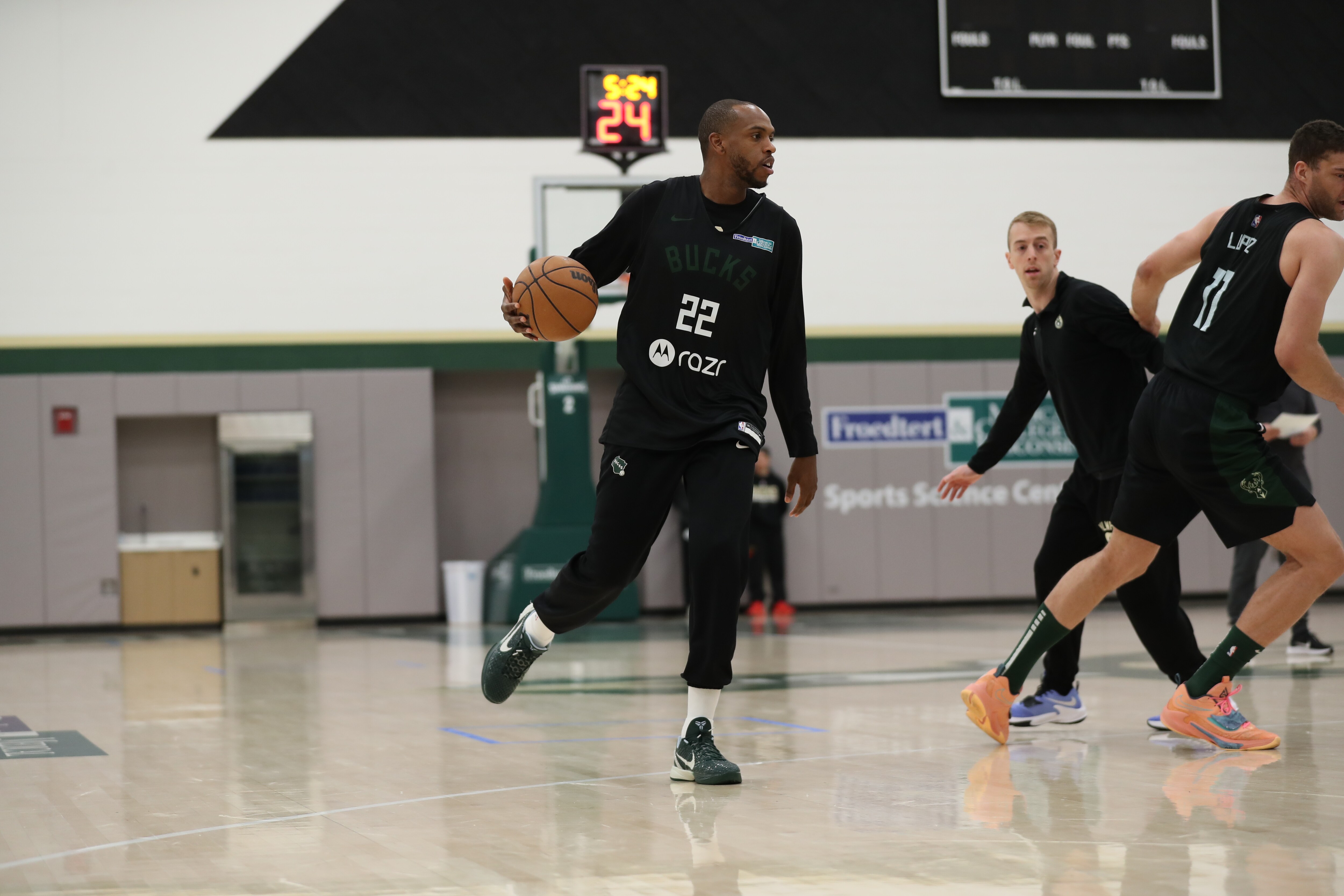 In Photos: Bucks Practice, Prep for Bulls Photo Gallery | NBA.com