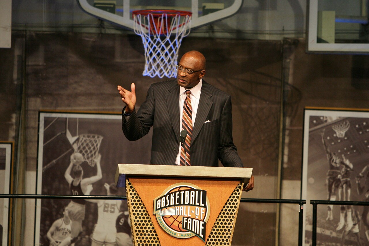 In Photos: Honoring the Life and Career of Bob Lanier | Milwaukee Bucks