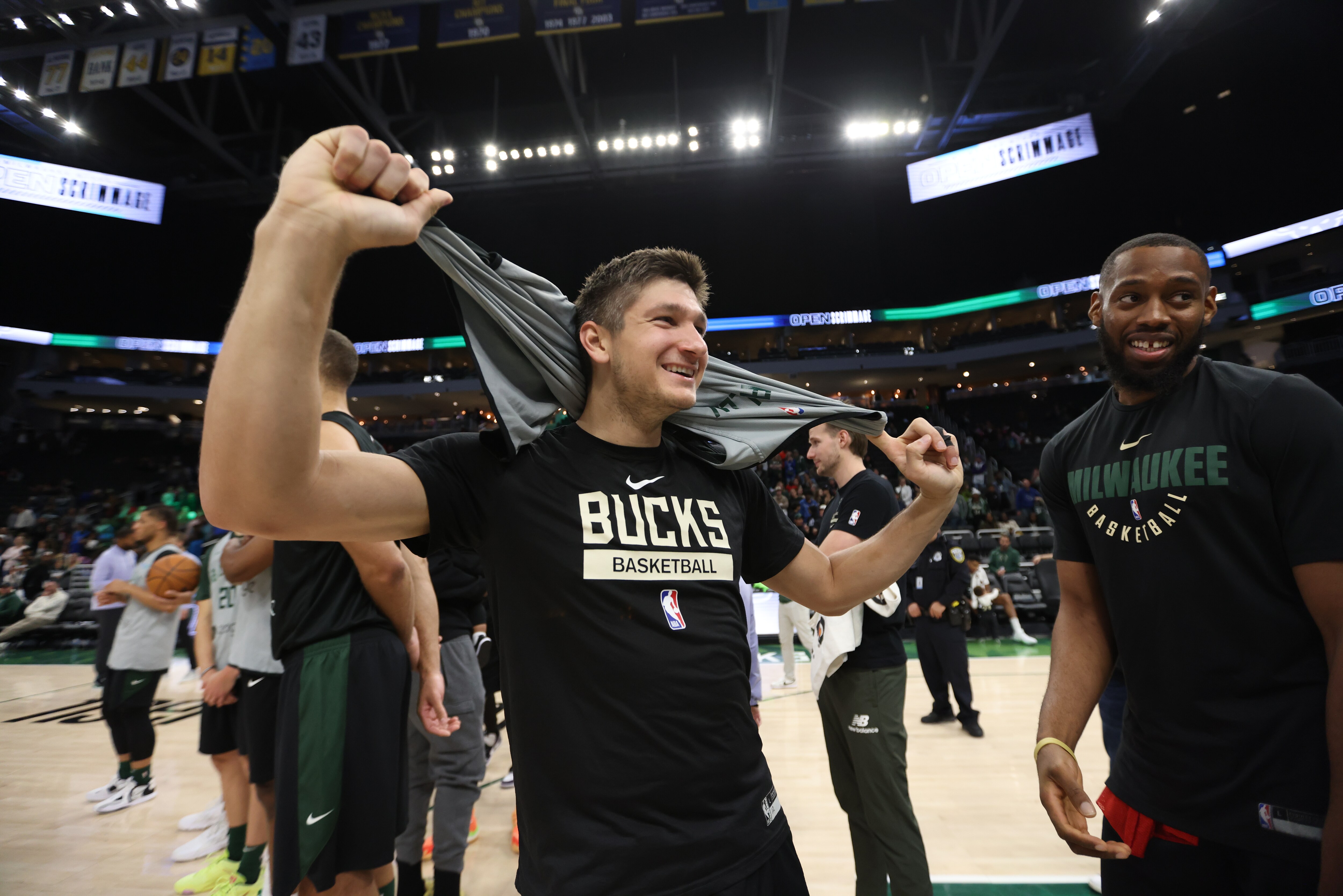In Photos: Bucks Host Open Scrimmage For The Fans Photo Gallery | NBA.com