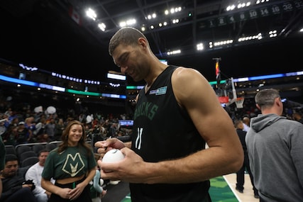 In Photos: Bucks Host Open Scrimmage For The Fans Photo Gallery | NBA.com
