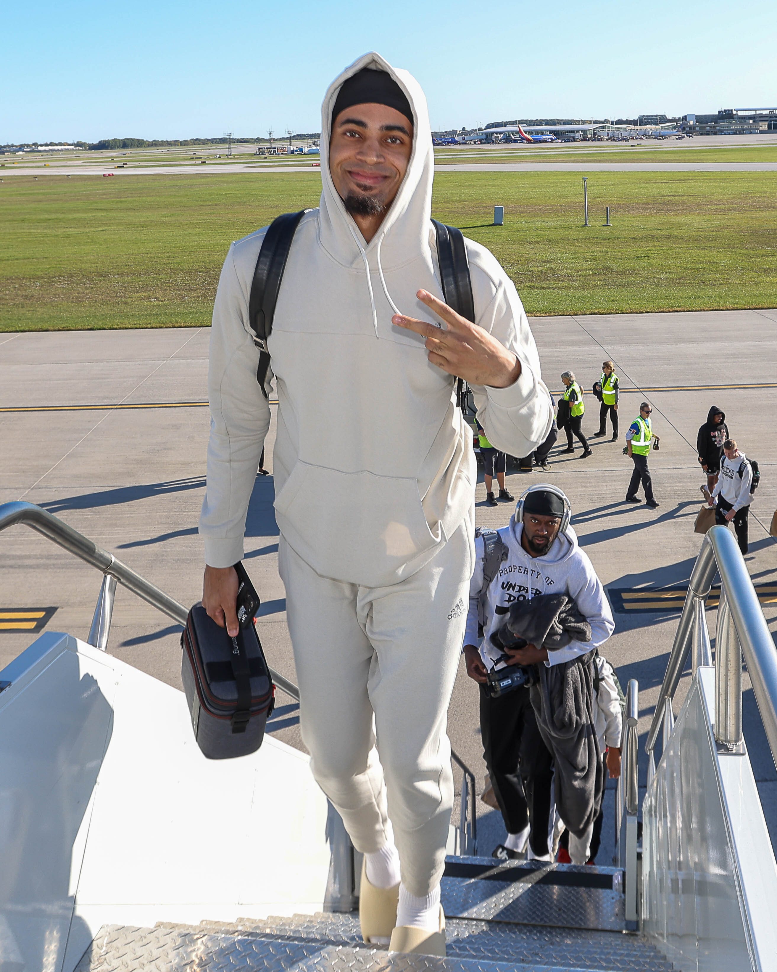 In Photos: Bucks Travel To Abu Dhabi Photo Gallery | NBA.com