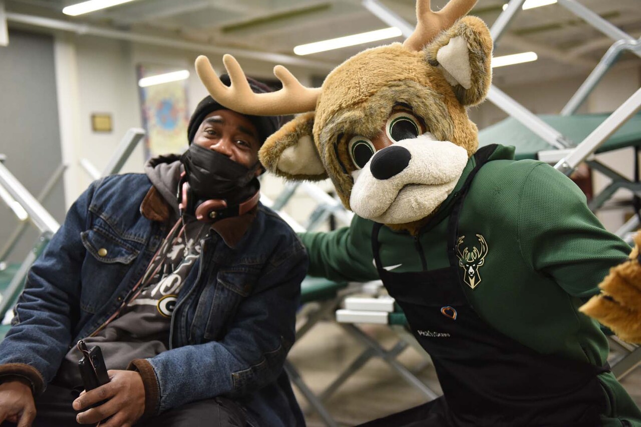Milwaukee Bucks and Pick 'N Save Team Up to Donate $50,000 Worth of ...