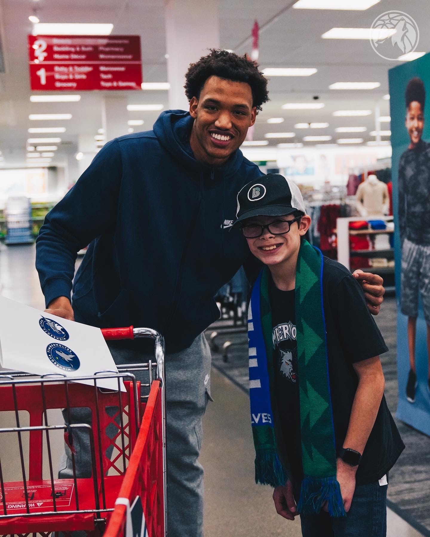 Wolves Pics: 2022 Holiday Shopping Photo Gallery | NBA.com