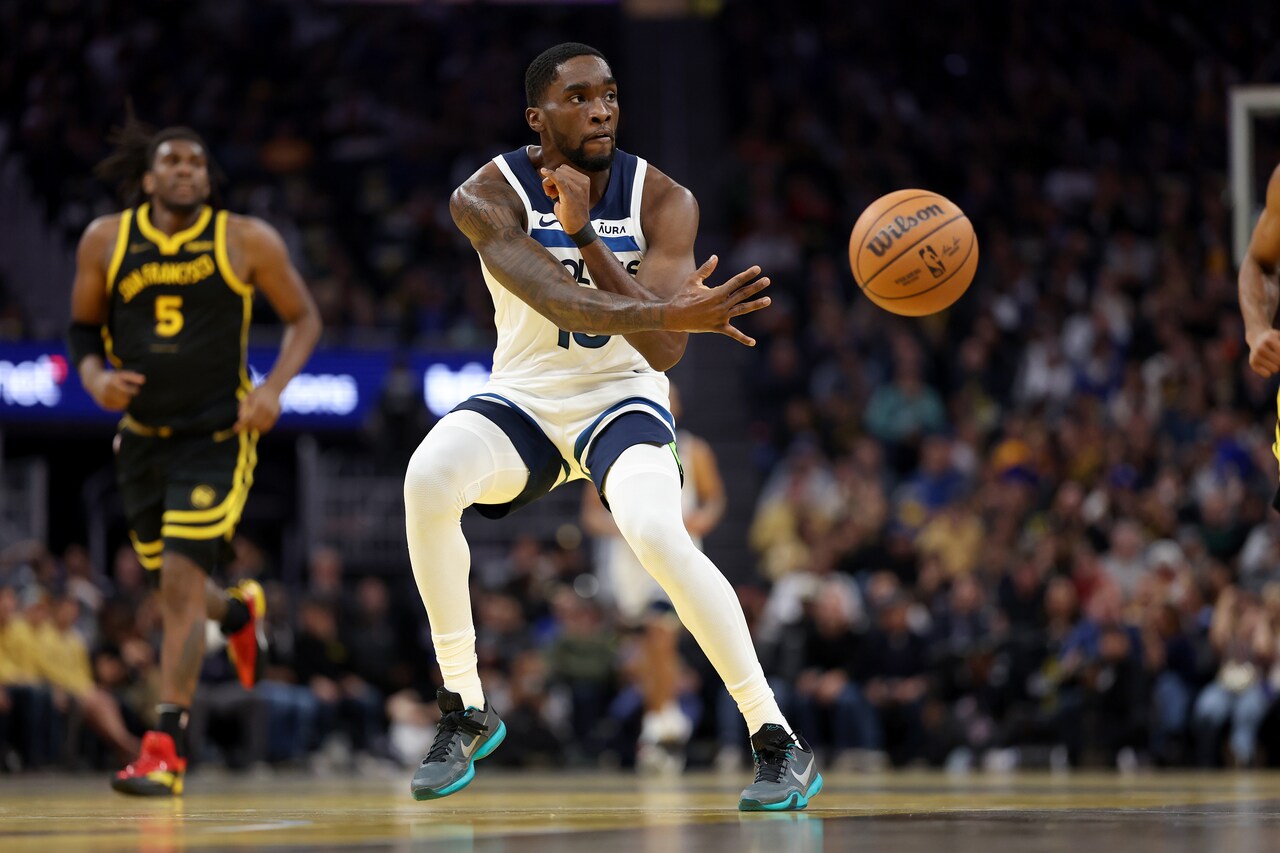 Wolves Pics: Wolves Defeat Warriors In Second In-Season Tournament Game ...