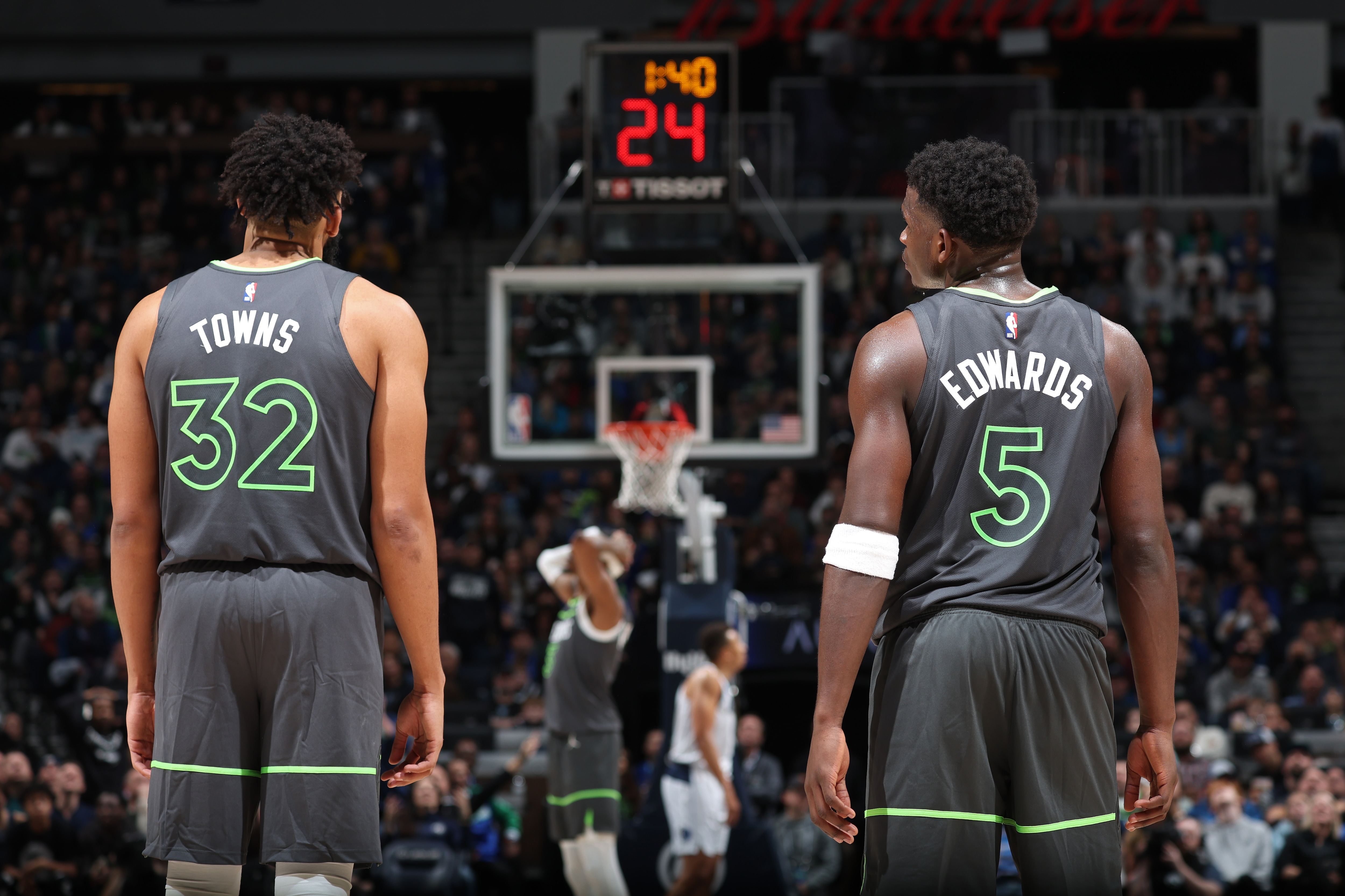 Wolves Pics: Wolves Defeat Mavericks, 118-110 Photo Gallery | NBA.com