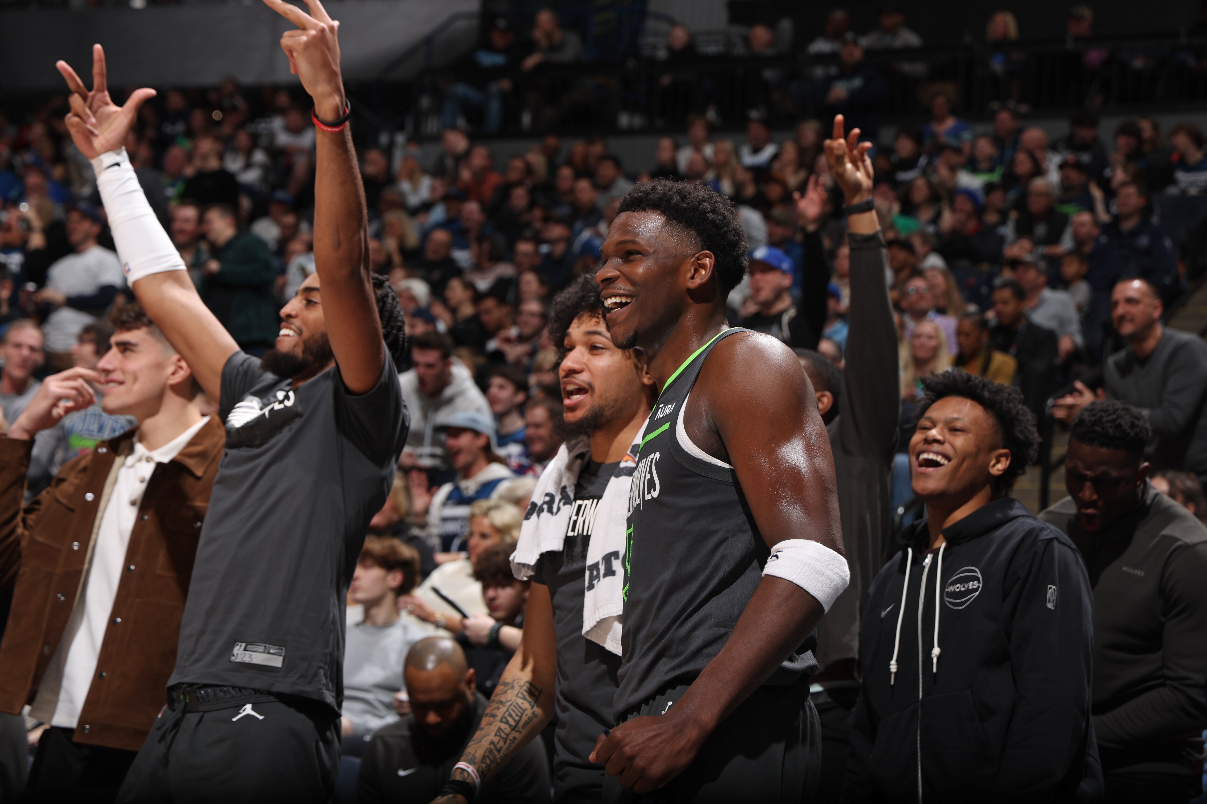 Wolves Pics: Wolves Defeat Mavericks, 118-110 Photo Gallery | NBA.com