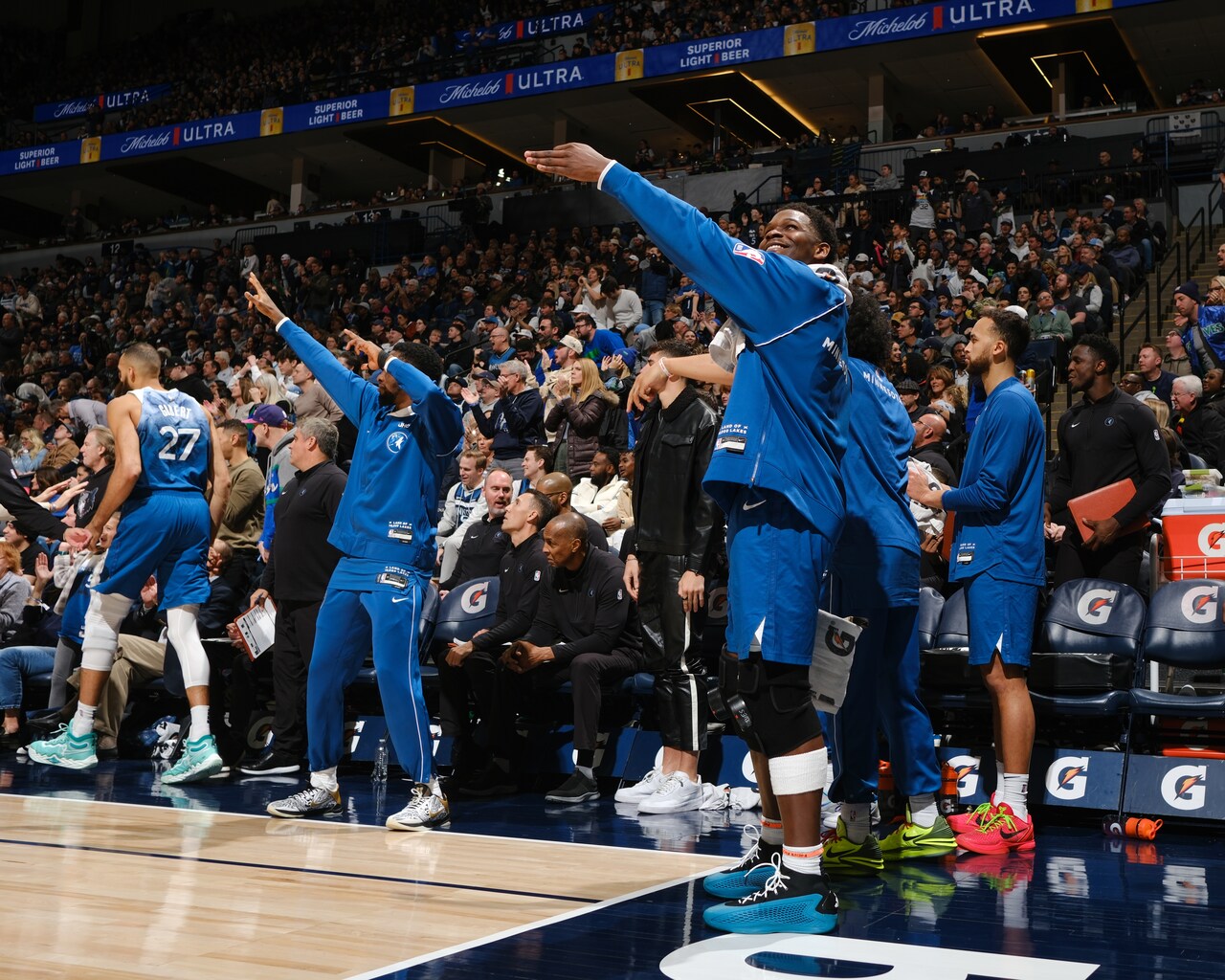 Wolves Pics: Wolves Fall To Thunder | 01.20.24 Photo Gallery