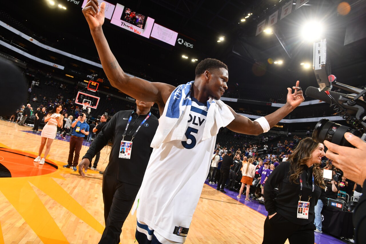 Wolves Pics: Wolves Defeat Suns In GAME 4 To SWEEP SERIES | 04.28.24 ...