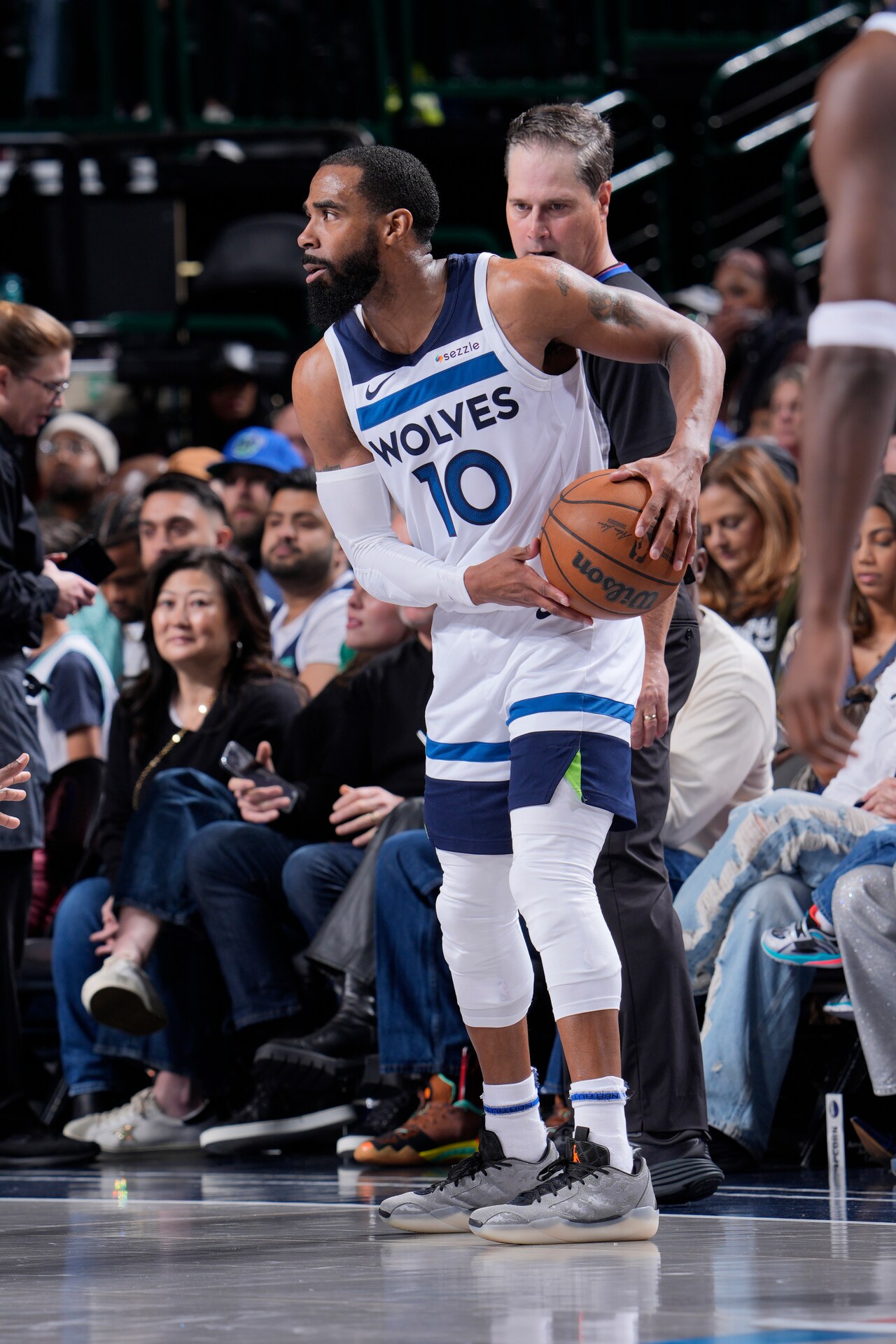Wolves Pics: Wolves Win Against Dallas On Christmas | 12.25.24 ...
