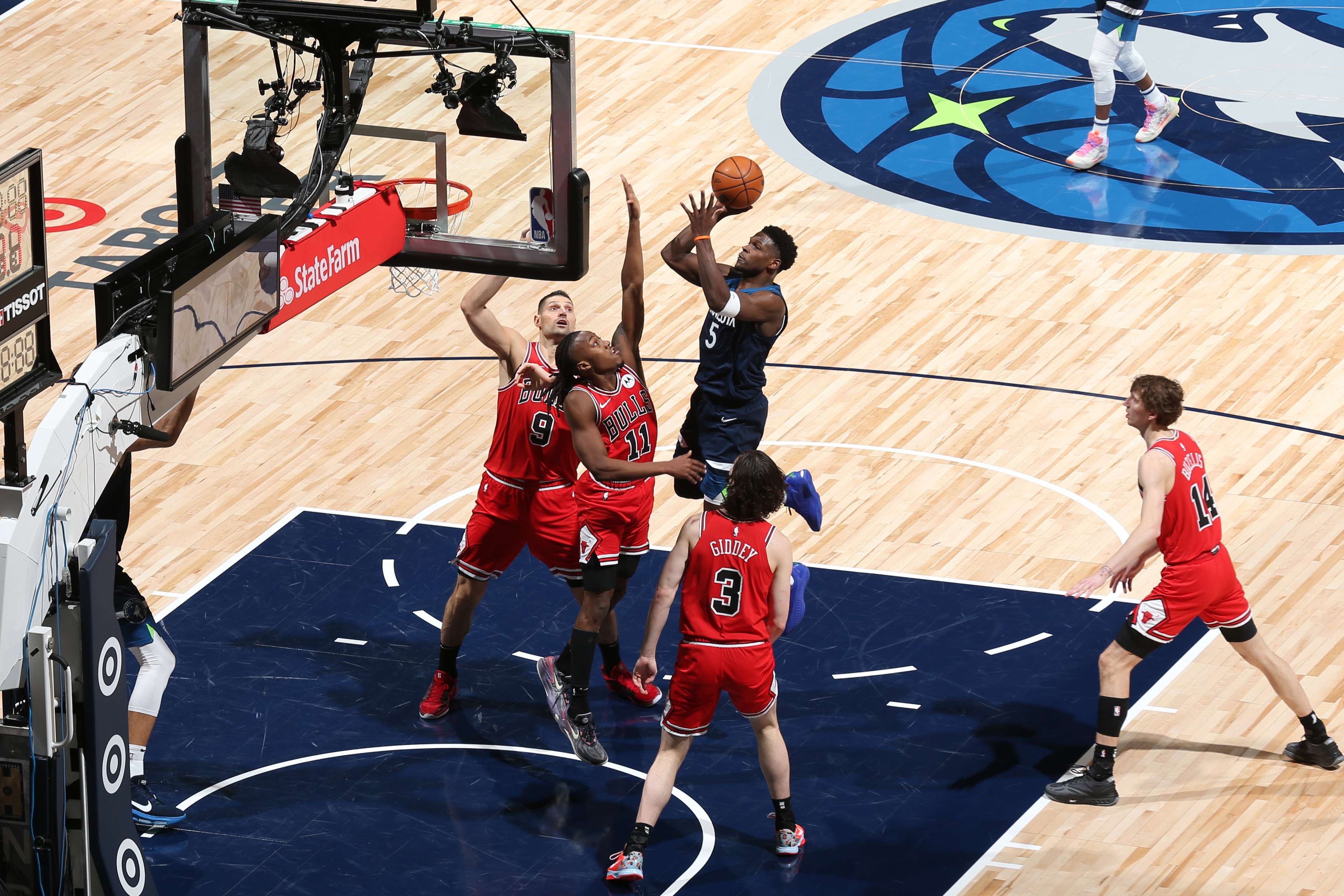 Edwards scores 49 to lead Wolves over short-handed Bulls 127-108 ...