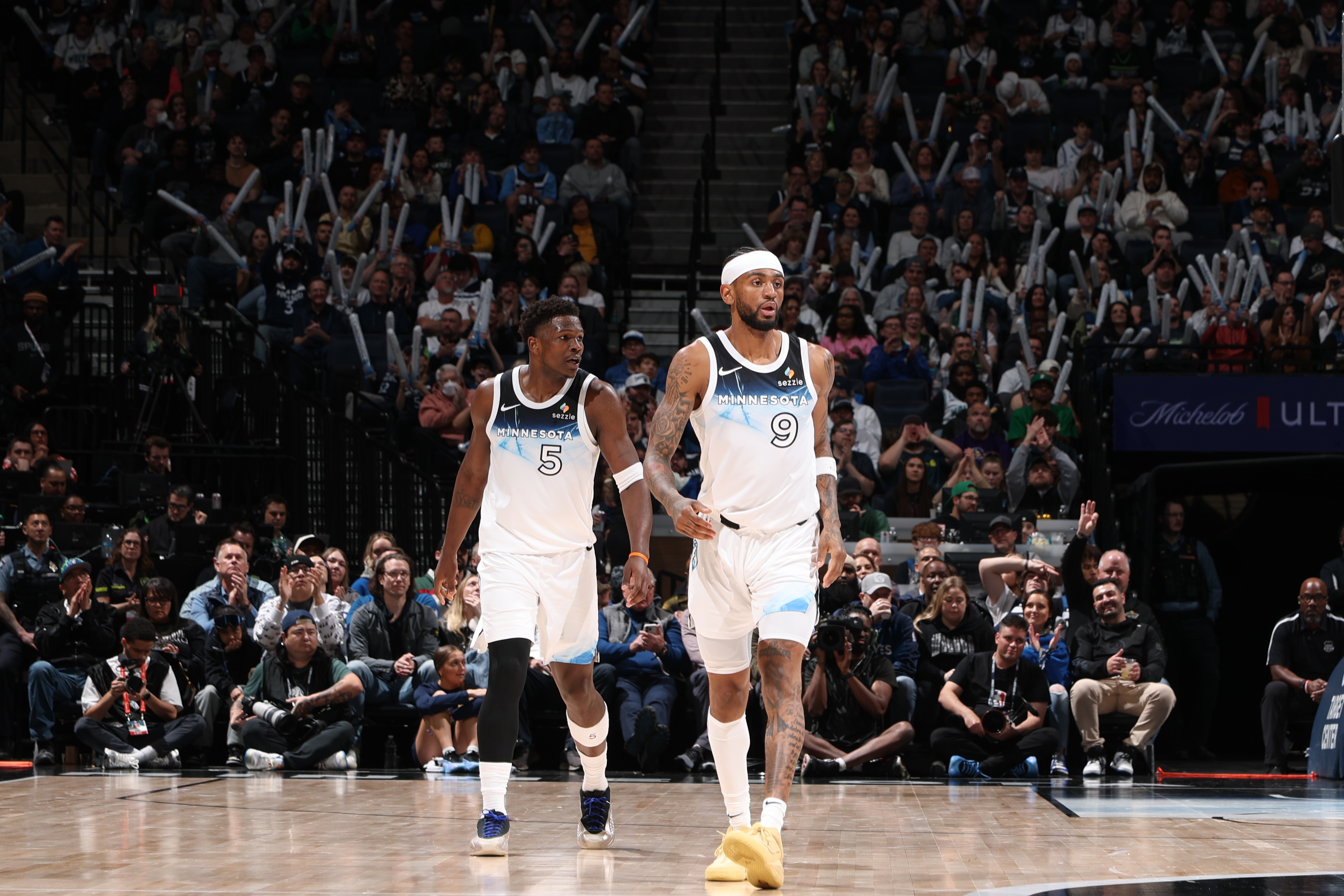 Timberwolves top Spurs 141-124 for 5th straight win on 25-point night ...