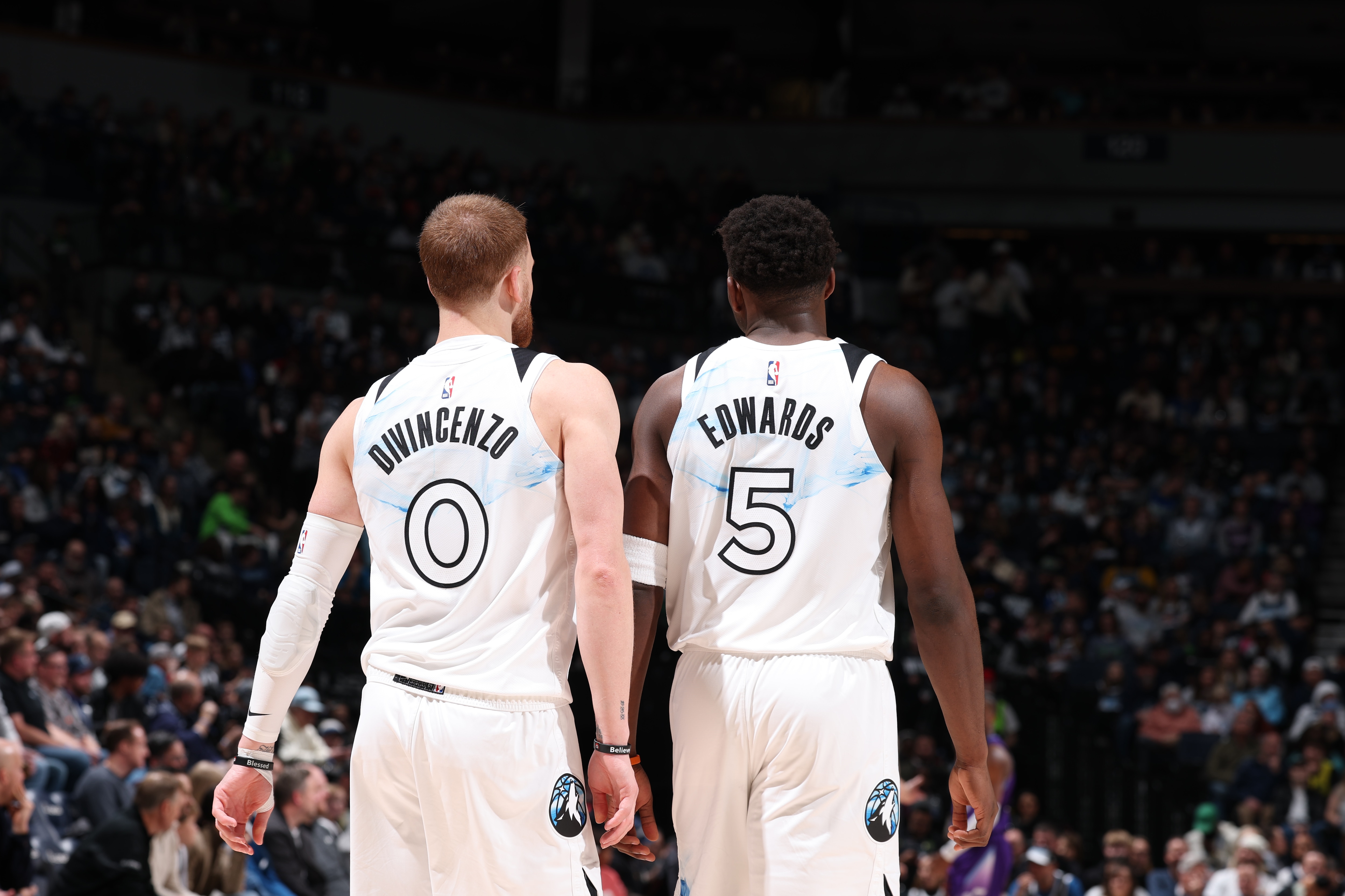 Edwards drops 41 as Wolves win eighth straight, 128-102 over skidding ...