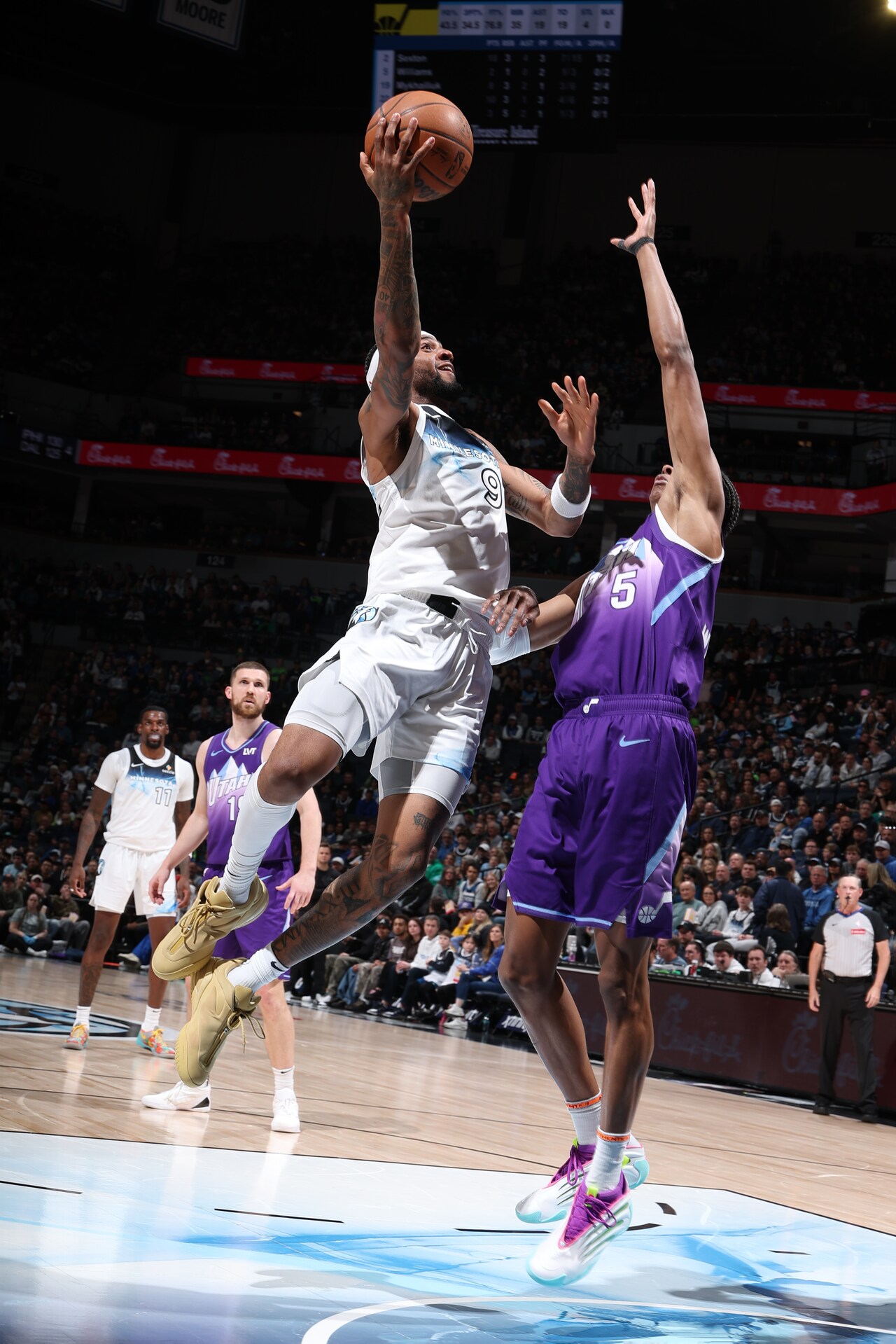Wolves Pics: Wolves Take W Over Jazz | 03.16.25 Photo Gallery