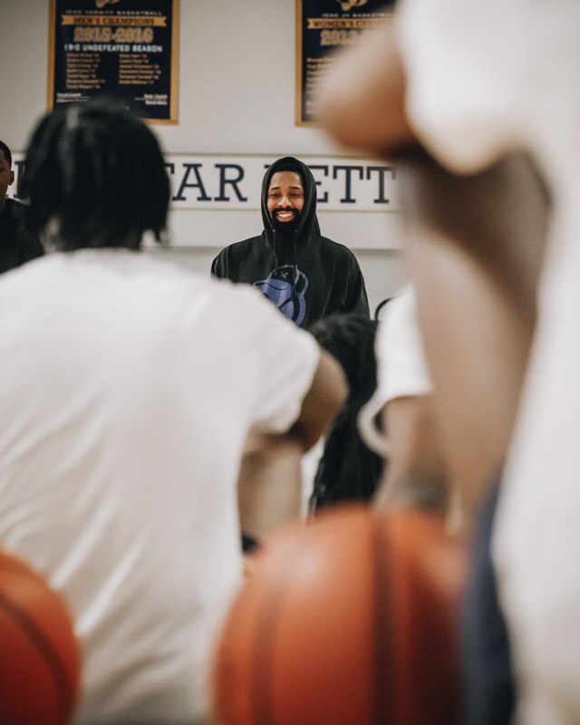Helping the Next Generation Grow Photo Gallery | NBA.com