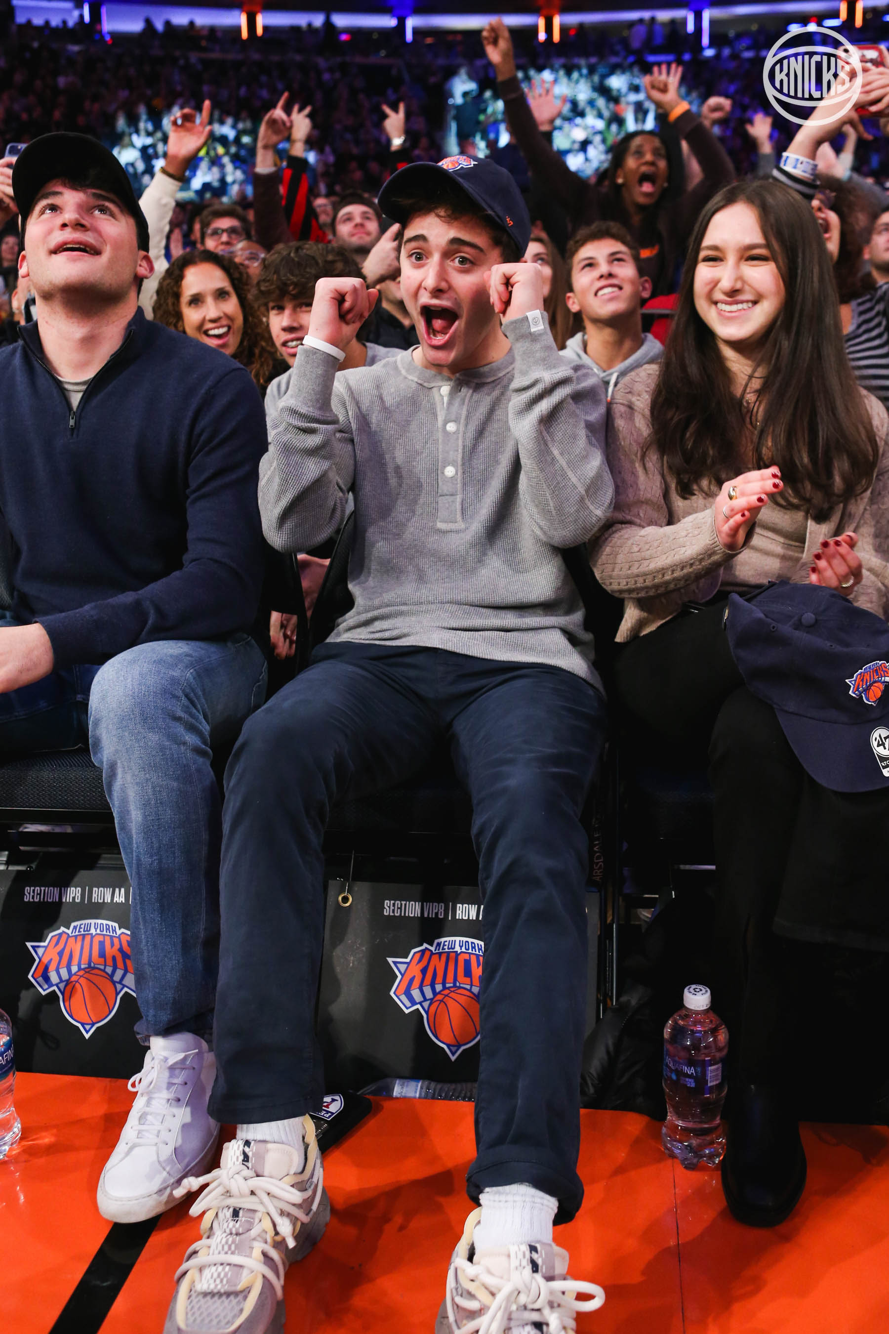 Celebrity Row: November 25 vs. Trail Blazers Photo Gallery | NBA.com