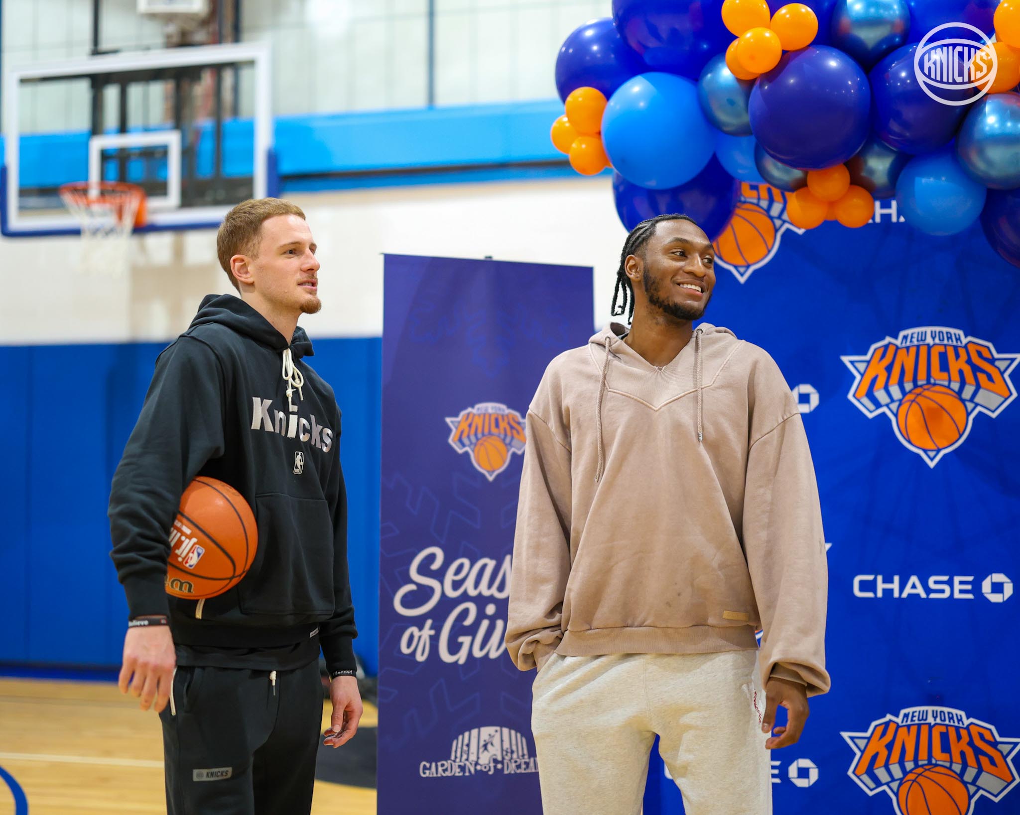 Knicks Holiday Delight Photo Gallery | NBA.com