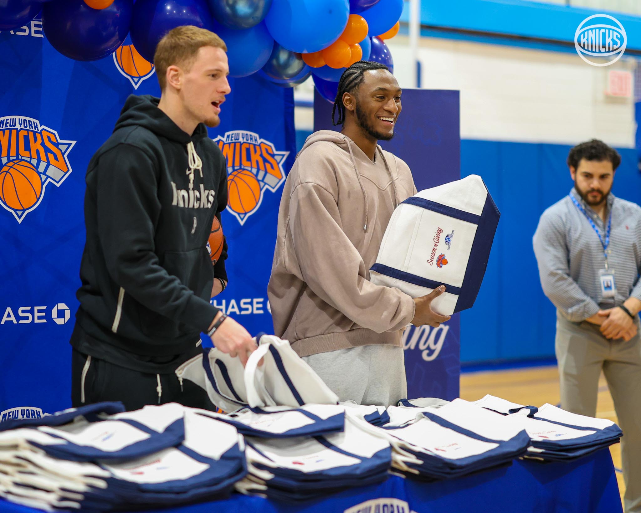 Knicks Holiday Delight Photo Gallery | NBA.com