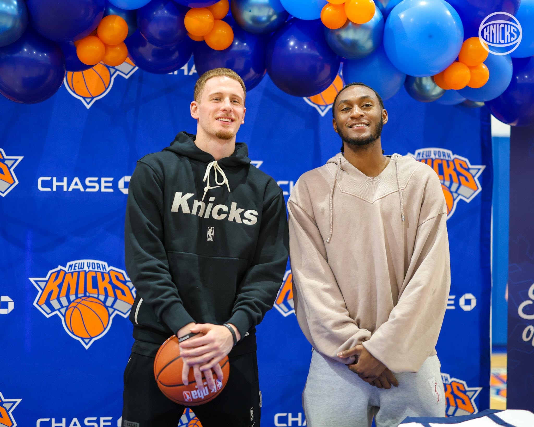 Knicks Holiday Delight Photo Gallery | NBA.com