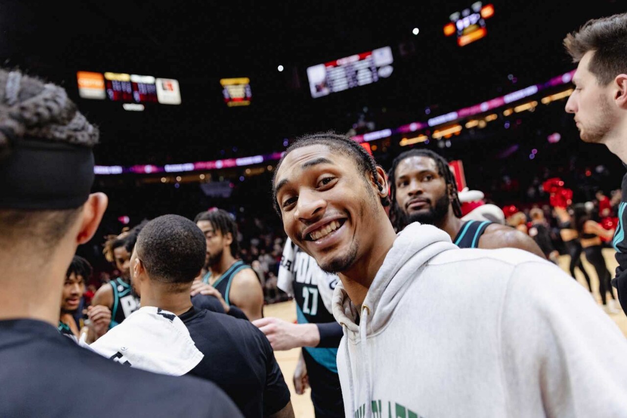 PHOTOS » Trail Blazers vs Pacers on December 4th, 2022 Photo Gallery ...