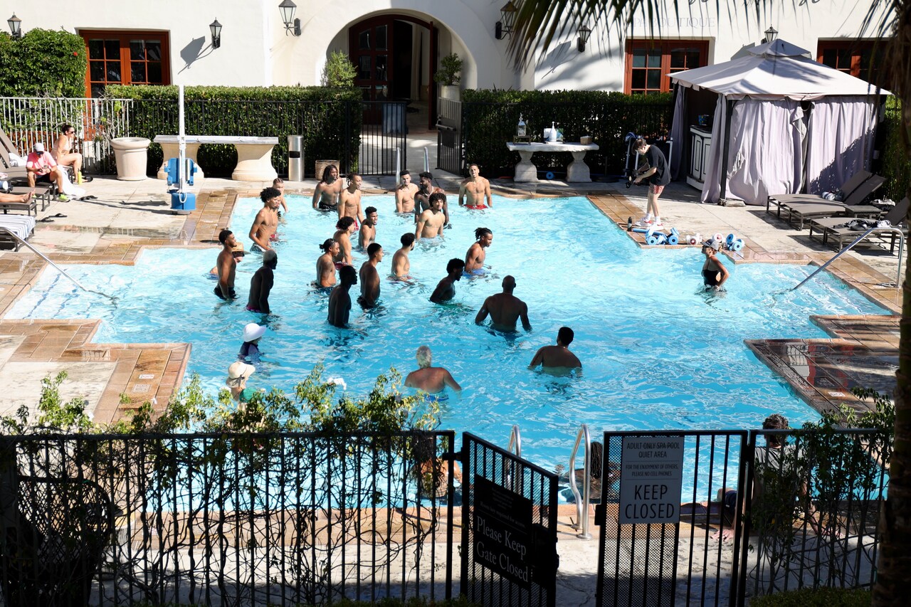 PHOTOS » Training Camp Pool Workout | Portland Trail Blazers