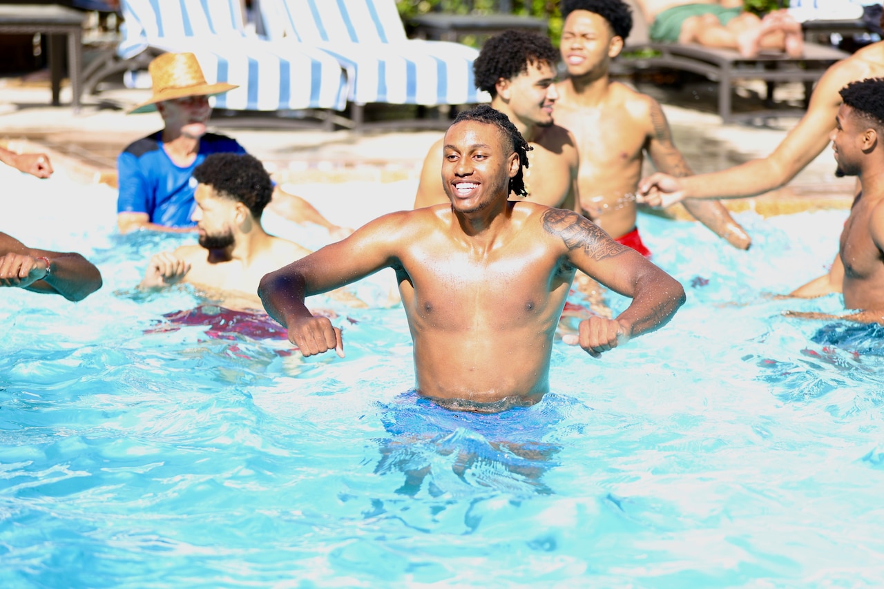 PHOTOS » Training Camp Pool Workout | Portland Trail Blazers