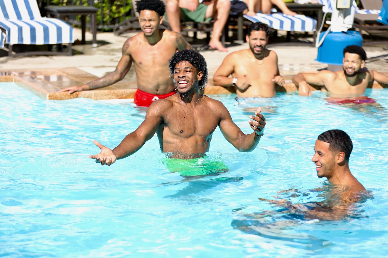 PHOTOS » Training Camp Pool Workout | Portland Trail Blazers