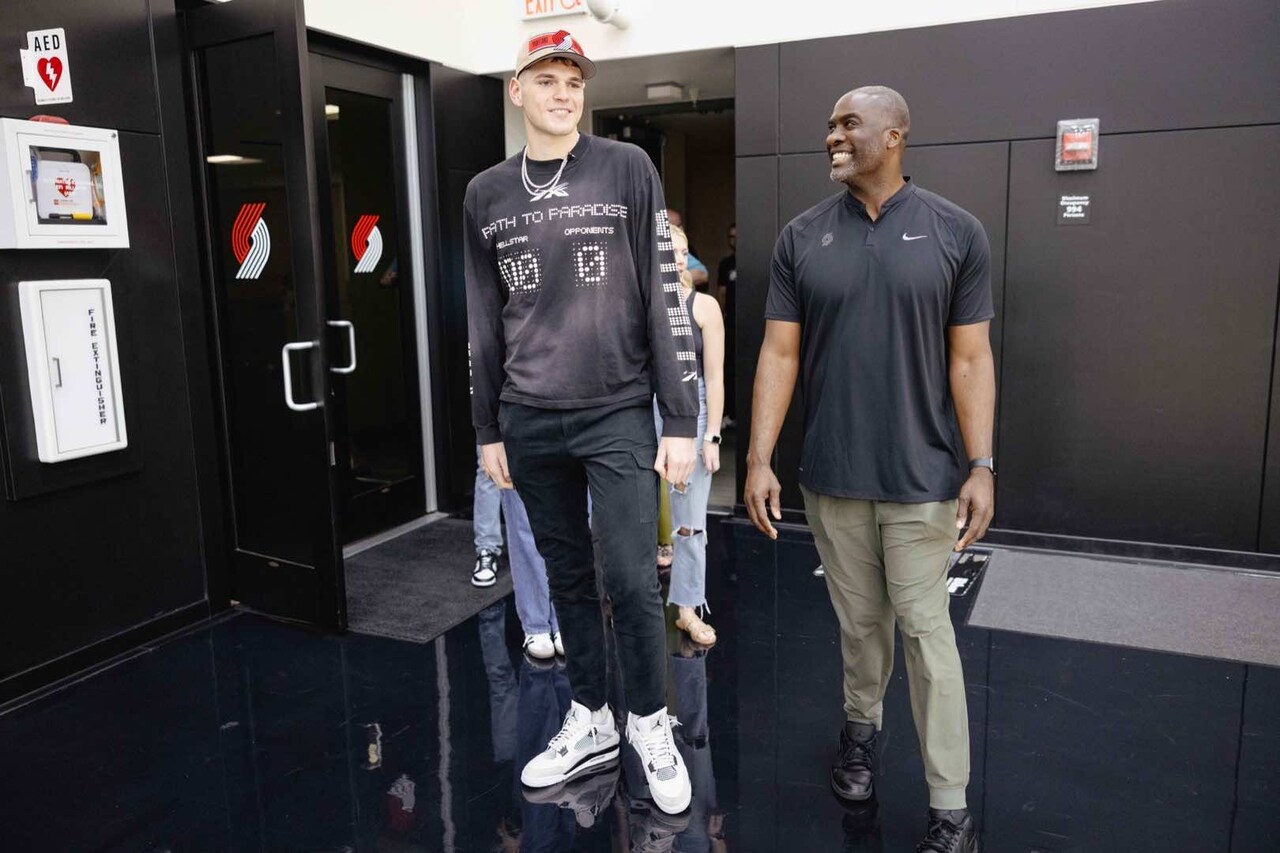 Clingan Arrives Ready To Work And Rim Protect | Portland Trail Blazers