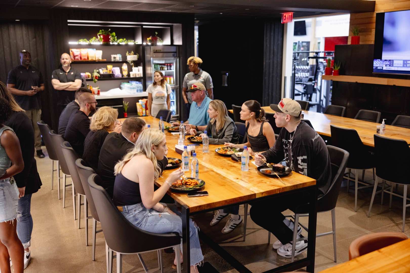 Clingan Arrives Ready To Work And Rim Protect | NBA.com