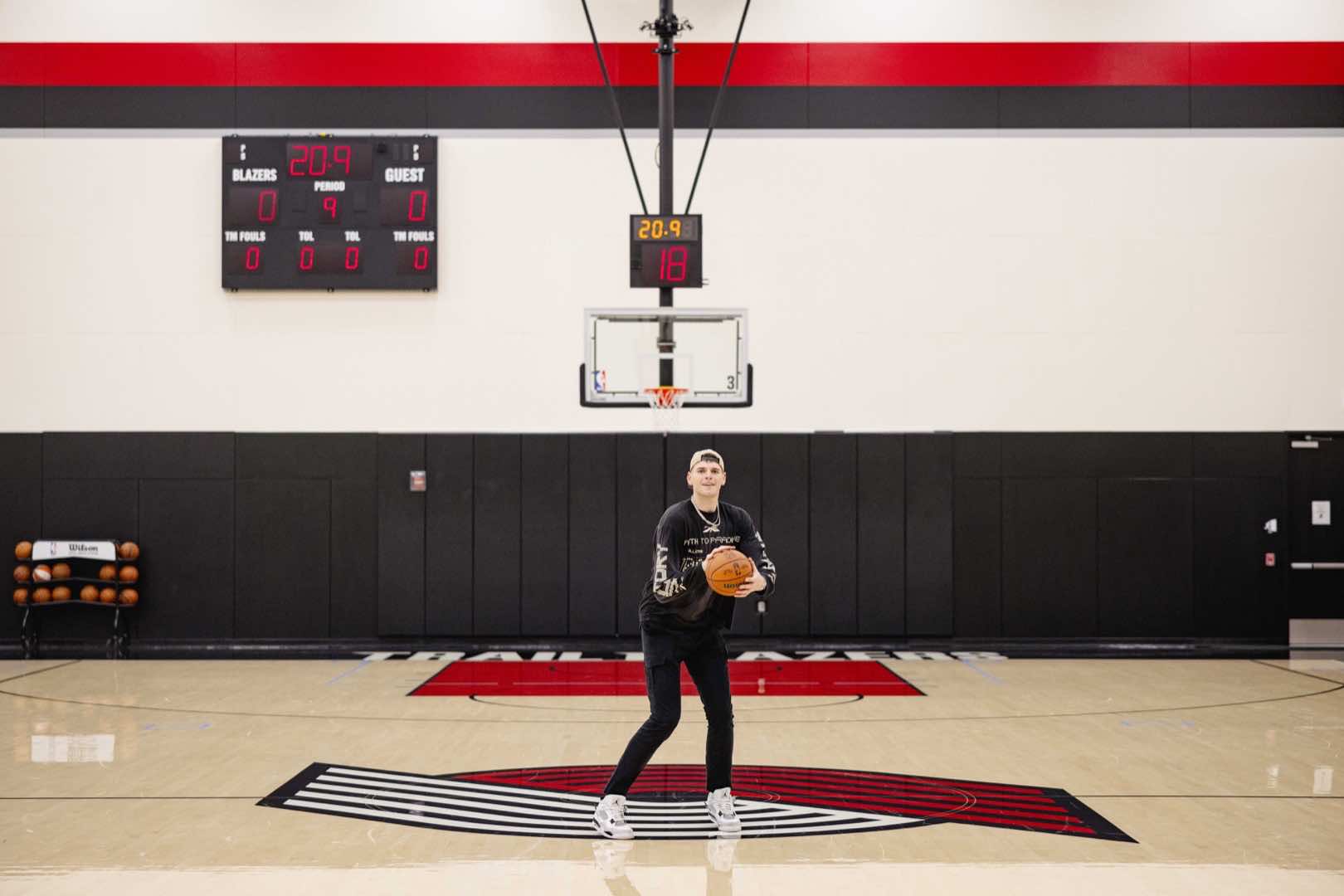 Clingan Arrives Ready To Work And Rim Protect | NBA.com