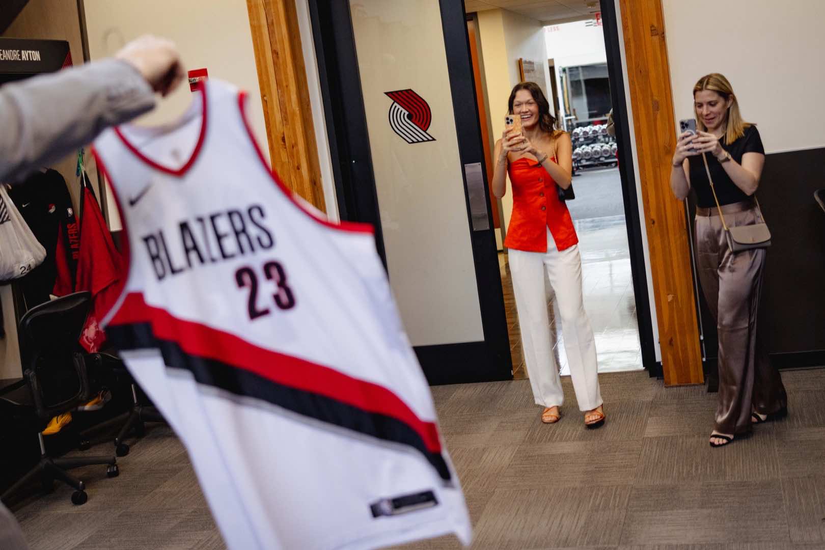 Clingan Arrives Ready To Work And Rim Protect | NBA.com