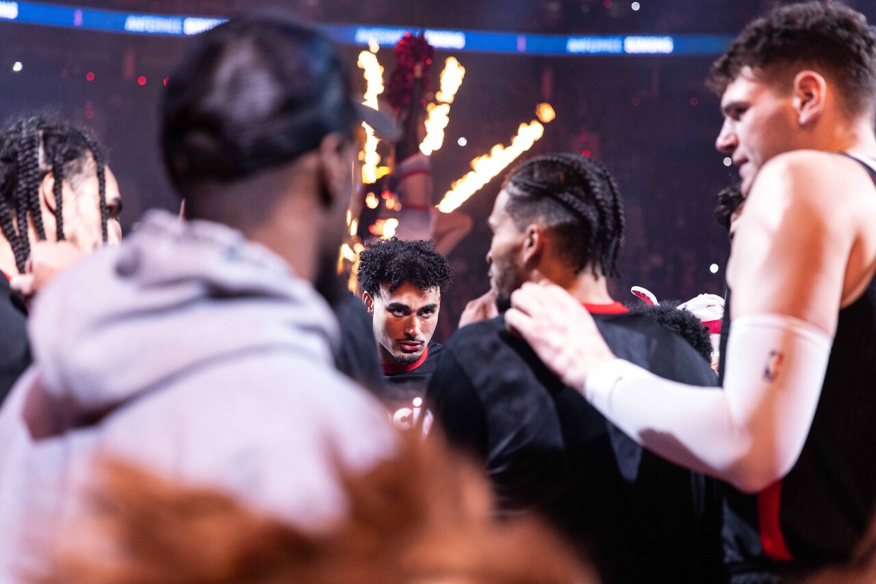 PHOTOS » A look back at Justin Minaya's 2024 – 2025 Trail Blazers ...