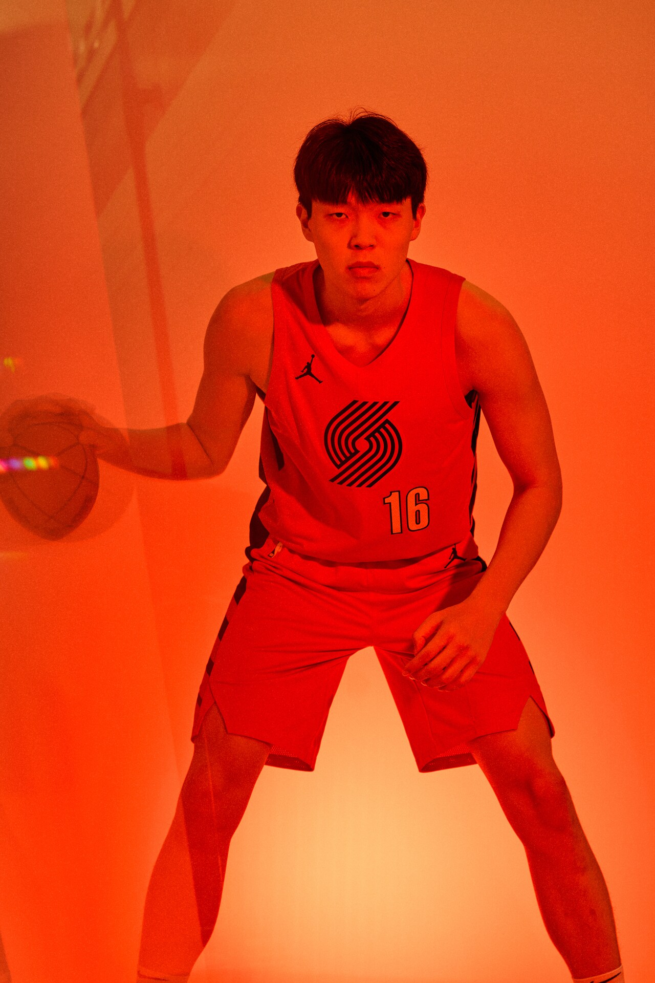PHOTOS » Yang Hansen Rookie Photo Shoot | Portland Trail Blazers
