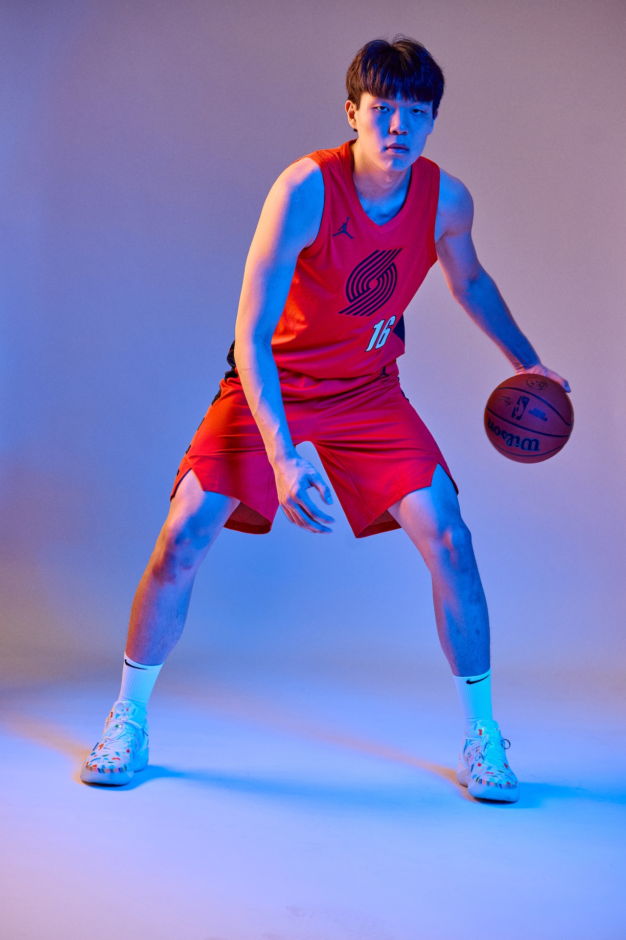 PHOTOS » Yang Hansen Rookie Photo Shoot | Portland Trail Blazers