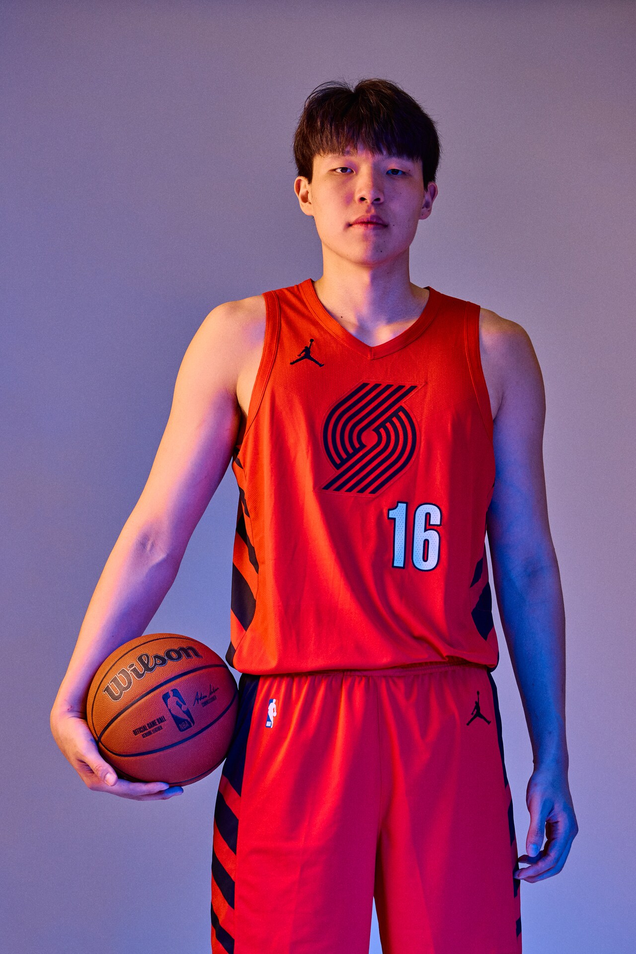 PHOTOS » Yang Hansen Rookie Photo Shoot | Portland Trail Blazers