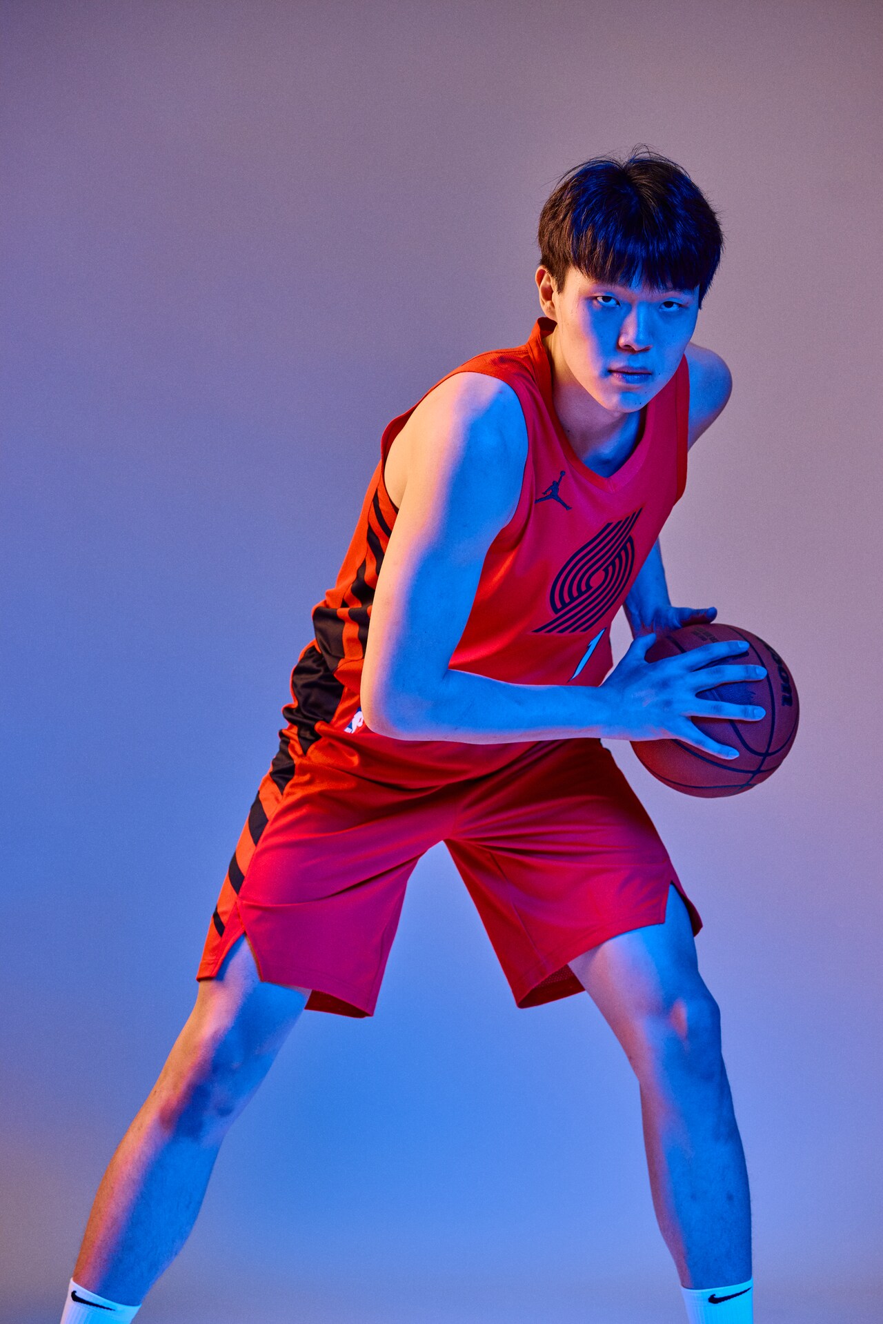 PHOTOS » Yang Hansen Rookie Photo Shoot | Portland Trail Blazers