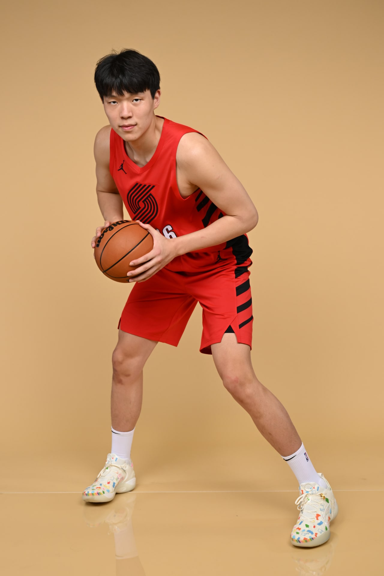 PHOTOS » Yang Hansen Rookie Photo Shoot | Portland Trail Blazers