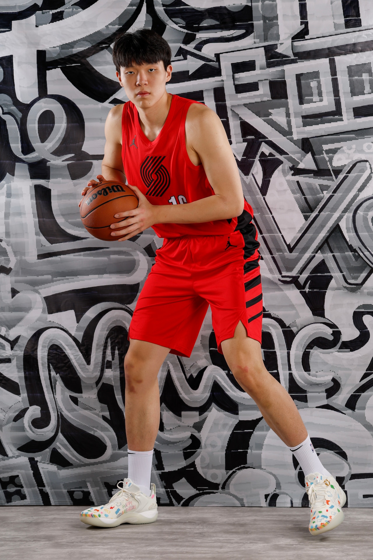 PHOTOS » Yang Hansen Rookie Photo Shoot | Portland Trail Blazers
